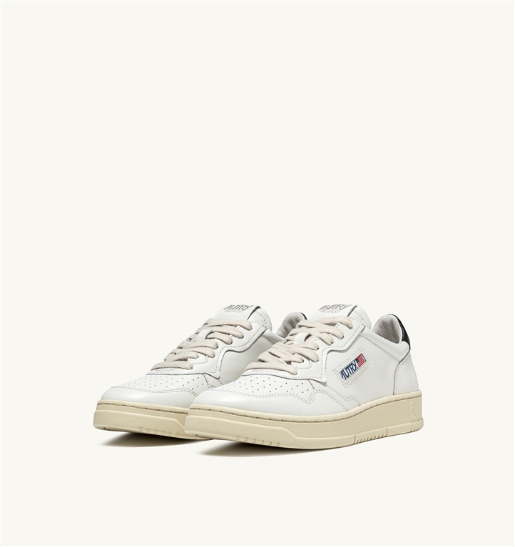 SNEAKERS MEDALIST LOW IN PELLE BIANCA E NERA Autry - Scarpe - Sneakers